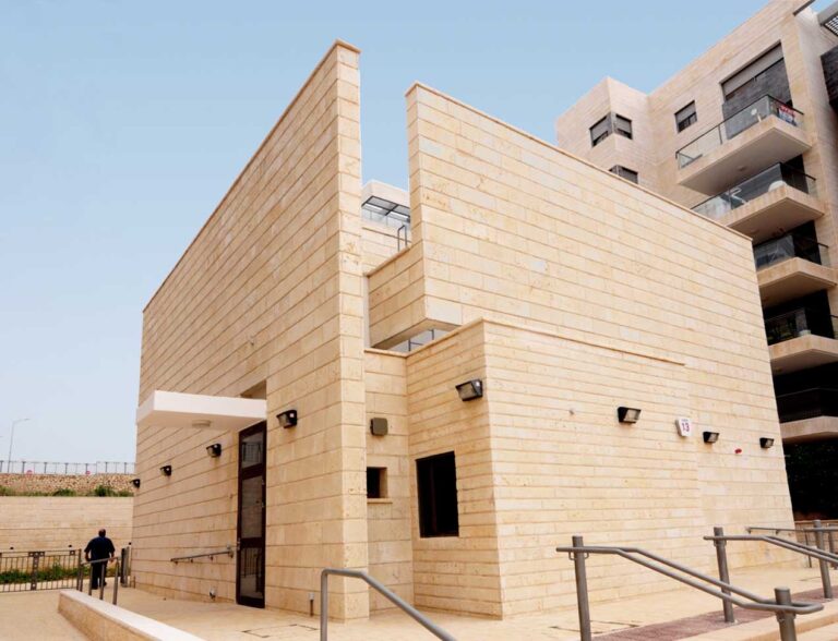 Harish Synagogue N 268 - Bea Architects